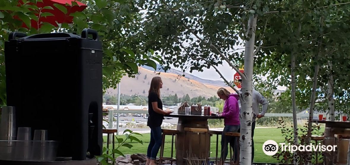 Lolo Travel Guide 2024 - Things to Do, What To Eat & Tips | Trip.com