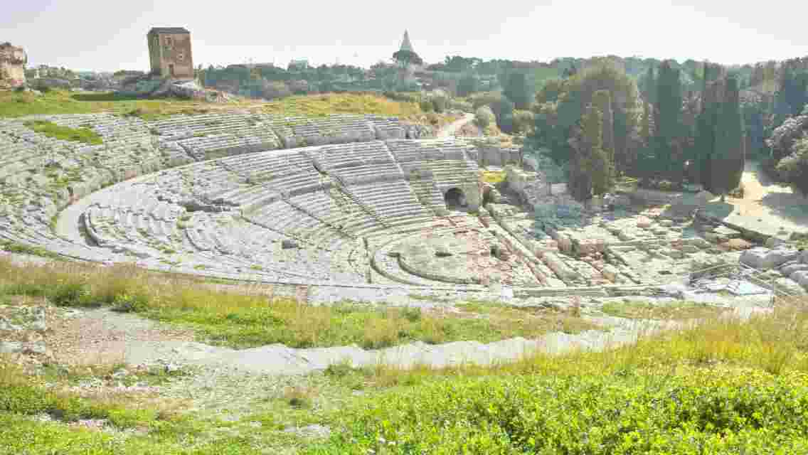이탈리아 시칠리아 지역 시라쿠사 고대 그리스 극장 판탈릭 고분 일일 투어 고대 그리스 고고학 유물 비잔티움 방문 중국 전세 차량