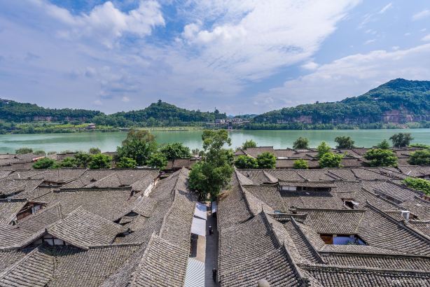 10 Hotel Terbaik dekat Ancestral Hall of Han Huan Hou, Langzhong| Trip.com