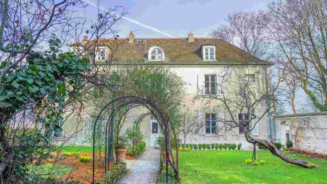 프랑스 파리 몽마르트르 박물관 몽마르트르 성 베드로 성당 라코트 광장 사랑의 벽 1일 투어 호텔 픽업 중국 전세 차량 프라이빗 맞춤 일정 조정 가능