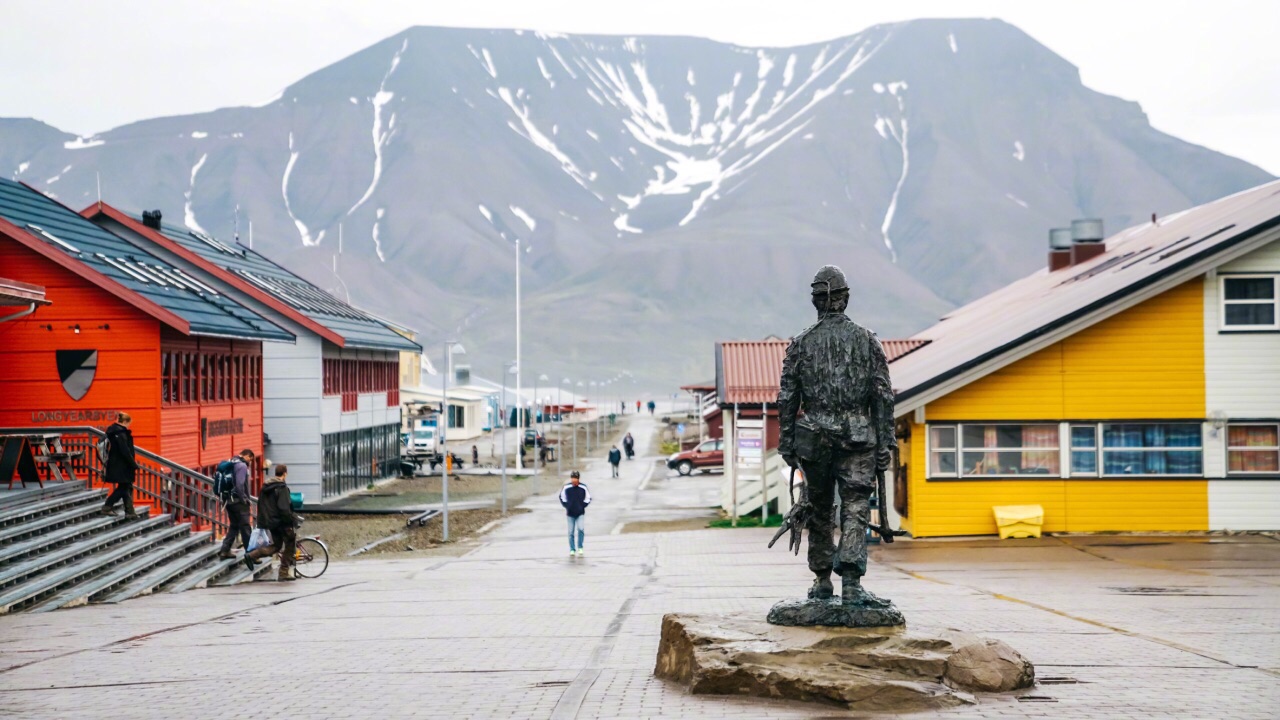 Longyearbyen Travel Guide 2023 - Things to Do, What To Eat & Tips ...