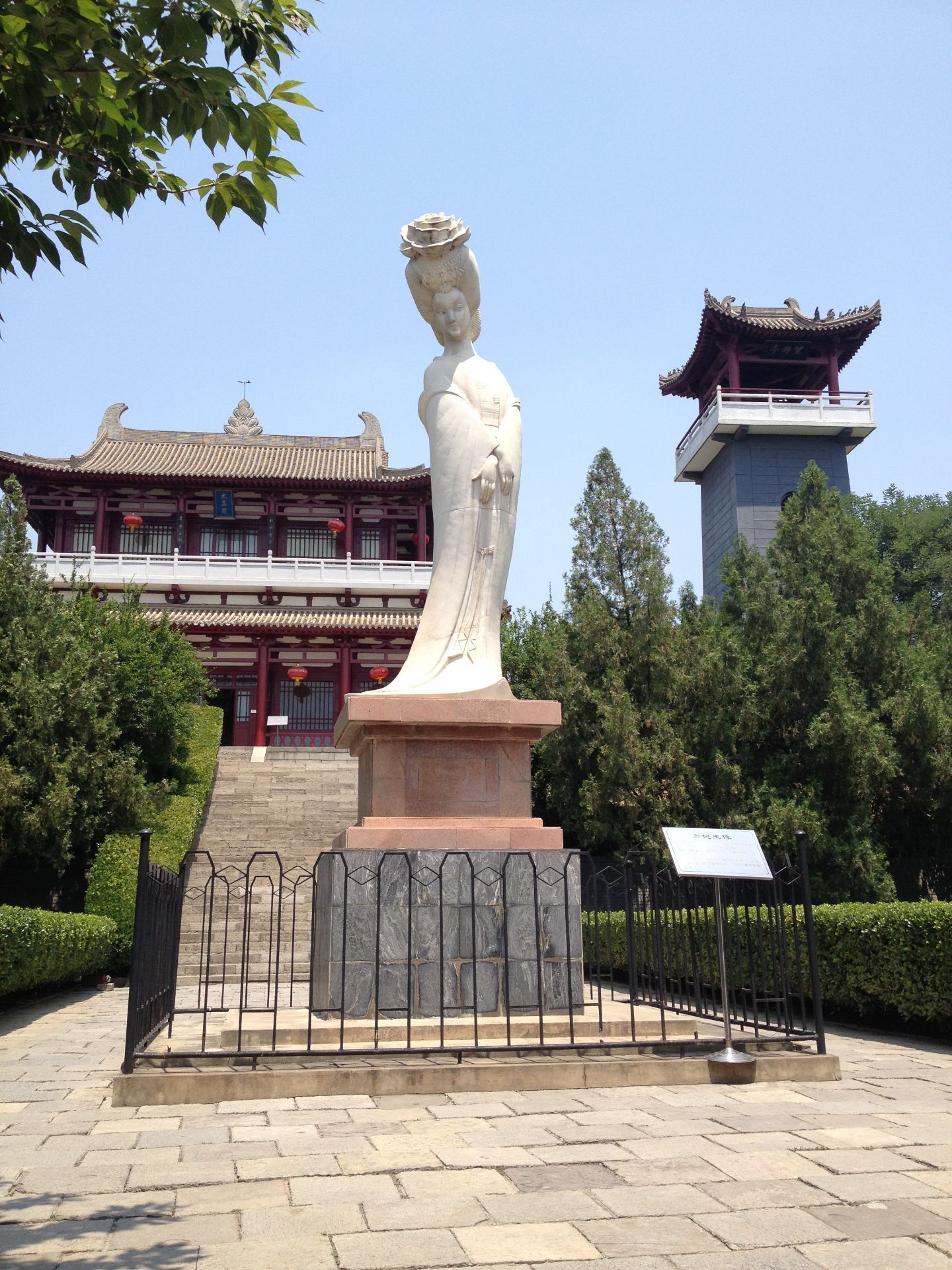 Yang Guifei Statue