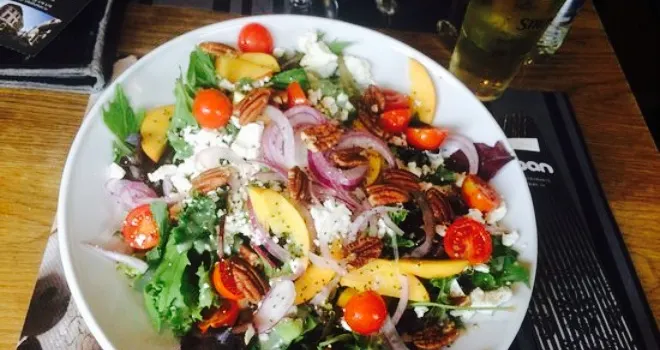 Urban Belval Bar & Restaurant餐廳、地址、電話、相片、用戶真實評價，7 Avenue du Rock'N'roll ...