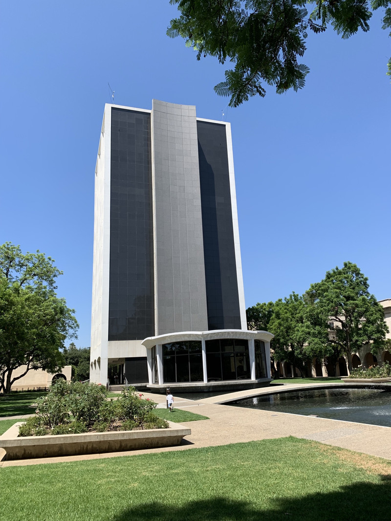 Caltech Campus Tour
