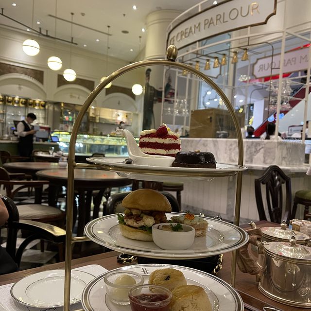 在曼谷貴婦百貨EmQuartier喝英式下午茶Harrods ｜Trip.com 曼谷