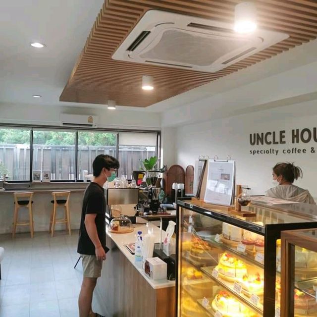 Uncle house ร้านกาแฟและเบเกอรี่เล็กๆ | Trip.com อ่างศิลา