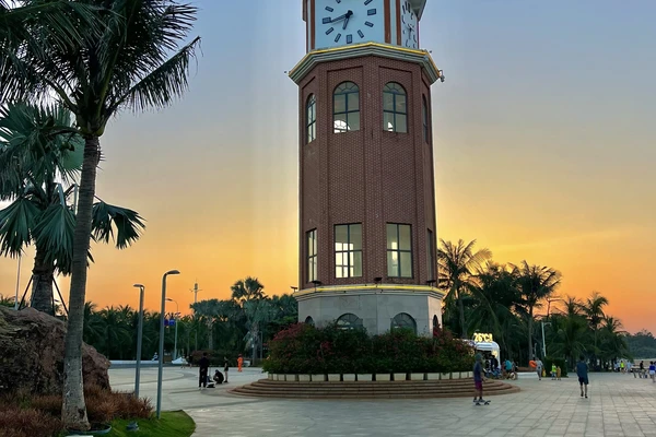 Fantastic beach side for sunsets | Trip.com Haikou Travelogues