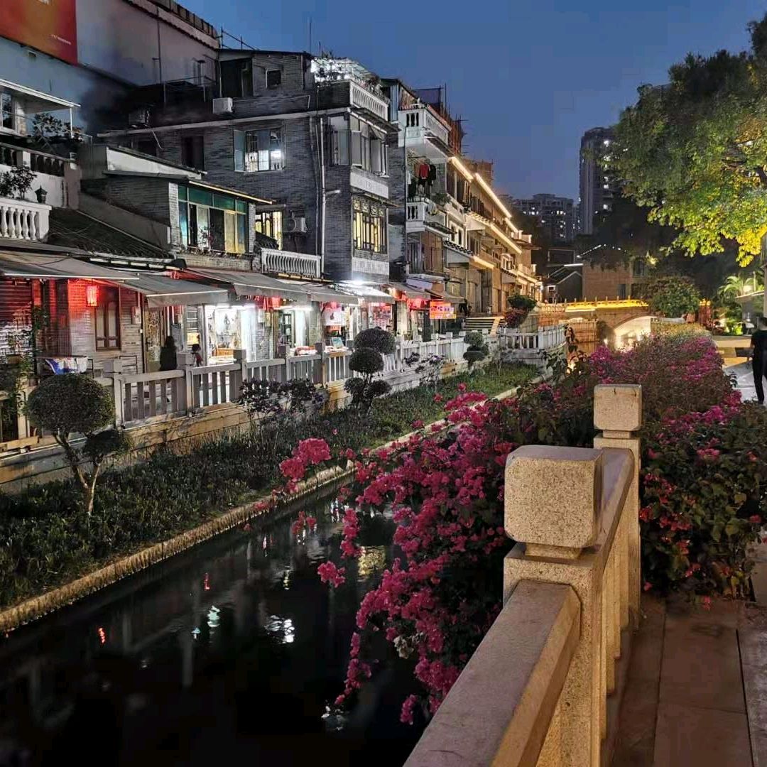 Liwan District Travel Guide 2024 - Things to Do, What To Eat & Tips ...