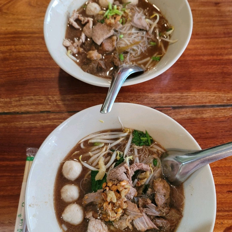 맛있는 갈비국수파는 Krua Khun Puk | 트립닷컴 방콕