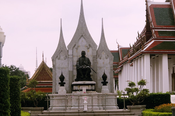 stunning statue of Thai king! | Trip.com Bangkok