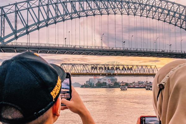 Mahakam Bridge from above the river. | Trip.com Samarinda