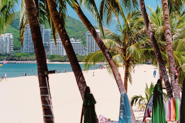 Dadonghai: A Getaway to the sea 🌴🌊☀️ | Trip.com Sanya