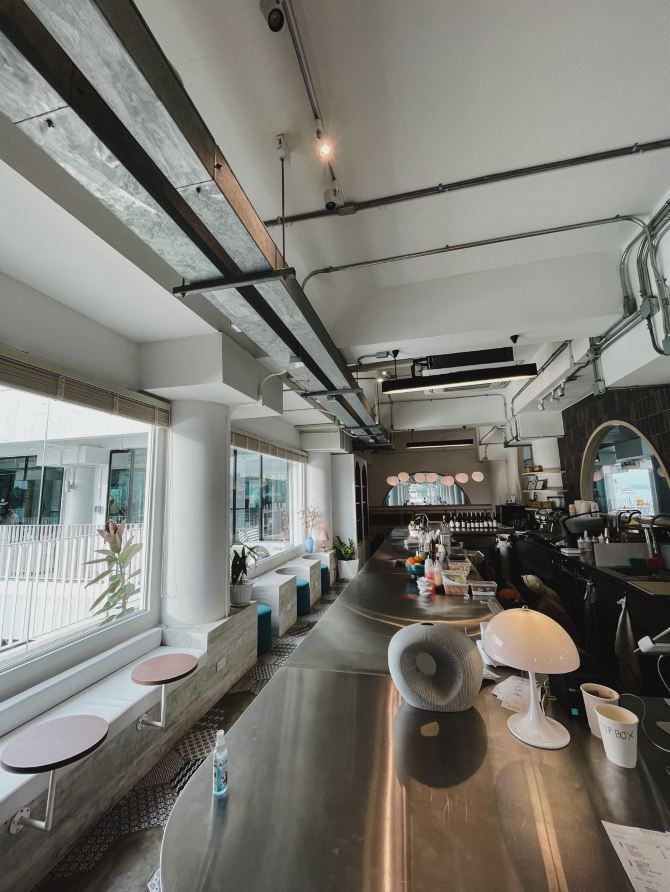 คาเฟ่บนท่าเรือวิสิษฐ์ “Moonstone Cafe” | Trip.com ภูเก็ต