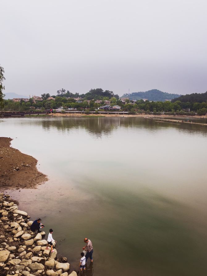 Cycling around Qingshan Lake ⛰🌿🍃 | Trip.com Paris Travelogues