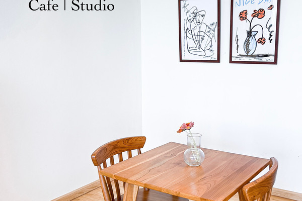 Loose cafe & studio 🪑 | Trip.com กรุงเทพฯ