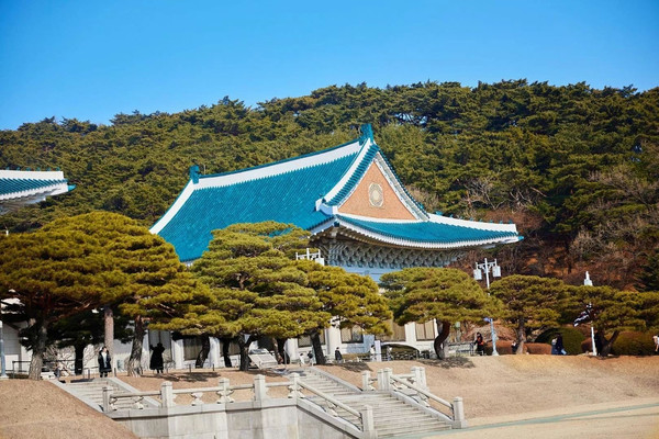 Blue House, the presidential residence of South Korea. | Trip.com Seoul