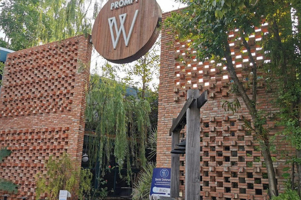 PROMPT CAFE RAYONG คาเฟ่เก๋ ๆ ในปั๊มน้ำมัน | Trip.com จังหวัดระยอง