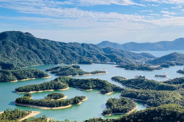 Reservoir Island view in Hong Kong | Trip.com Hong Kong