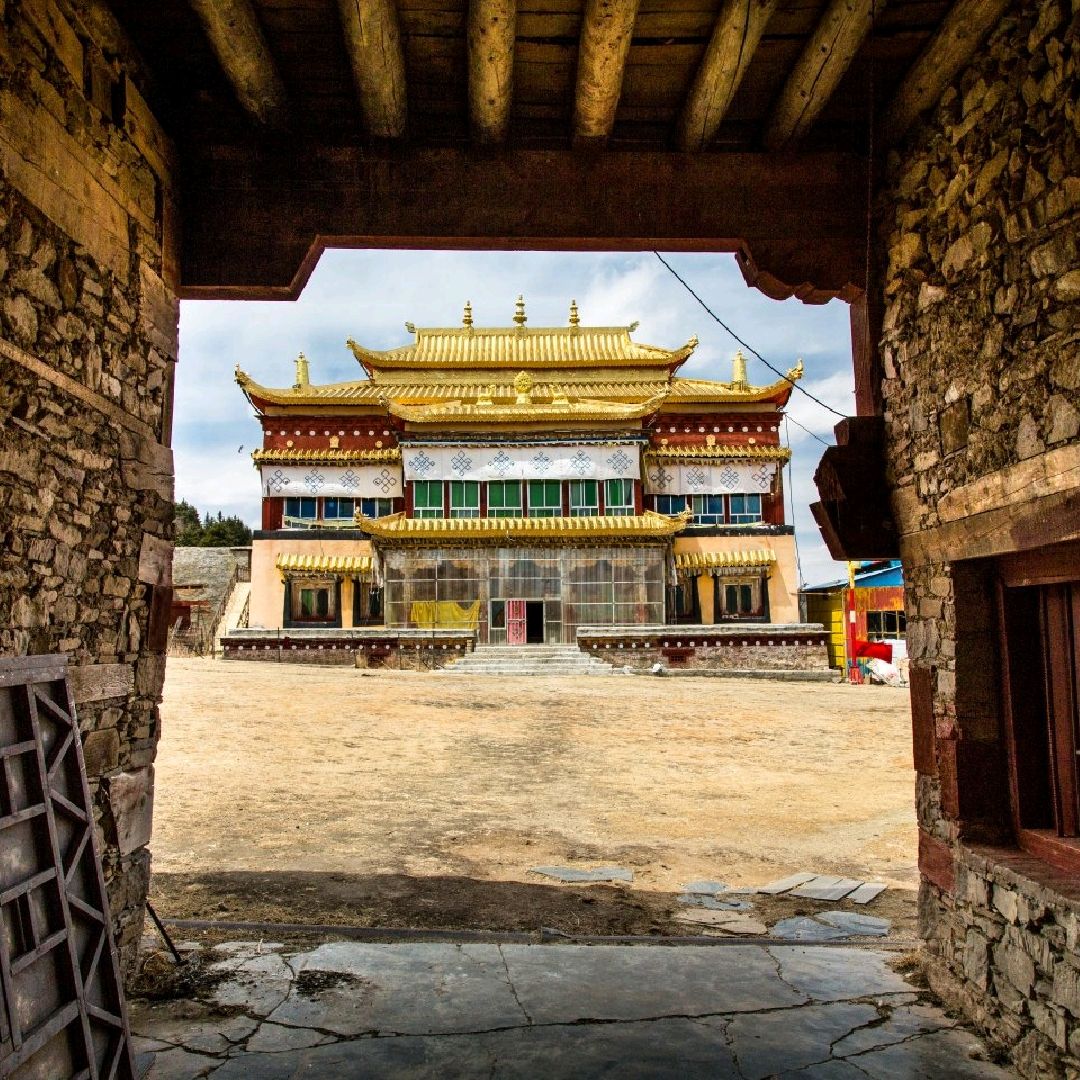 Litang Travel Guide 2024 - Things to Do, What To Eat & Tips | Trip.com