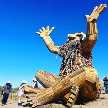 Santi Ikto of Dambo Giant!😎 | Trip.com Mandurah