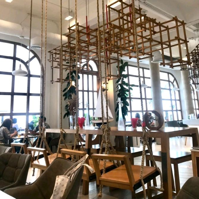 Red temp cafe @บางแสน 📍 บรรยากาศดีดี แบบน Trip.com นครปฐม คู่มือนักเดินทาง