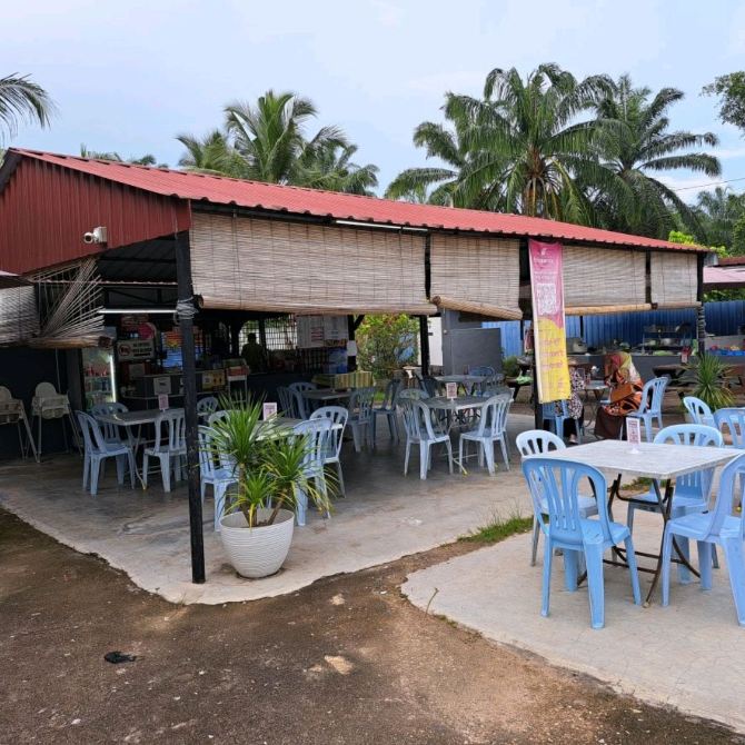 FOOD COURT WITH 'KAMPUNG' STYLE | Trip.com Kuala Sungai Baru Travelogues