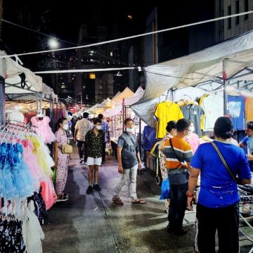 The Bustling Pratunam Night Market | Trip.com Bangkok