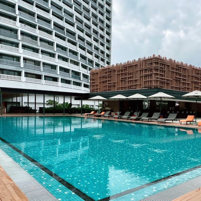 Pool in the Parkroyal Collection Marina Bay | Trip.com Singapore ...