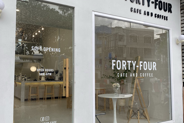 Forty-four cafe and coffee คาเฟ่ย่านบางแสน | Trip.com ชลบุรี