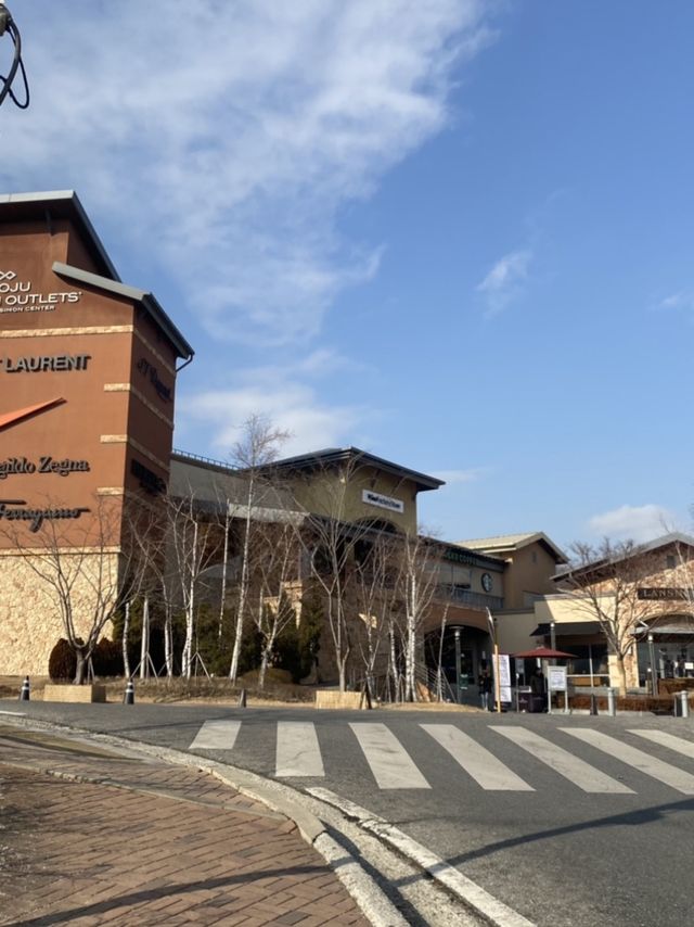 :: 韓国🇰🇷アウトレットでお買い物🛍 メリーゴーランドもある🎠【YEOJU PREMIUM OUTLETS】 | Trip.com 韓国