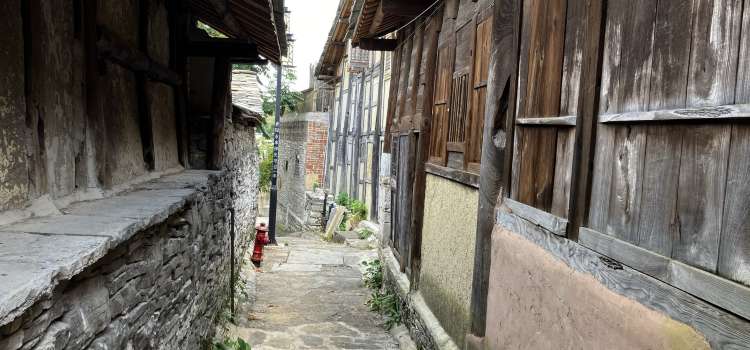 Old traditional corridors in Zhenshan Village | Trip.com Seoul Travelogues