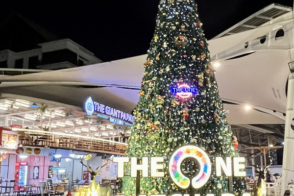 สัมผัสบรรยากาศคริสต์มาสที่ The One Ratchada | Trip.com กรุงเทพฯ