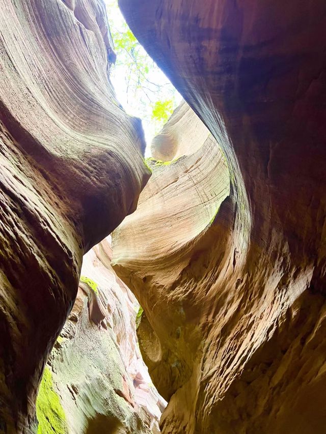 Yan'an Ganquan Yucha Grand Canyon, known as the "Danxia Landform of the ...