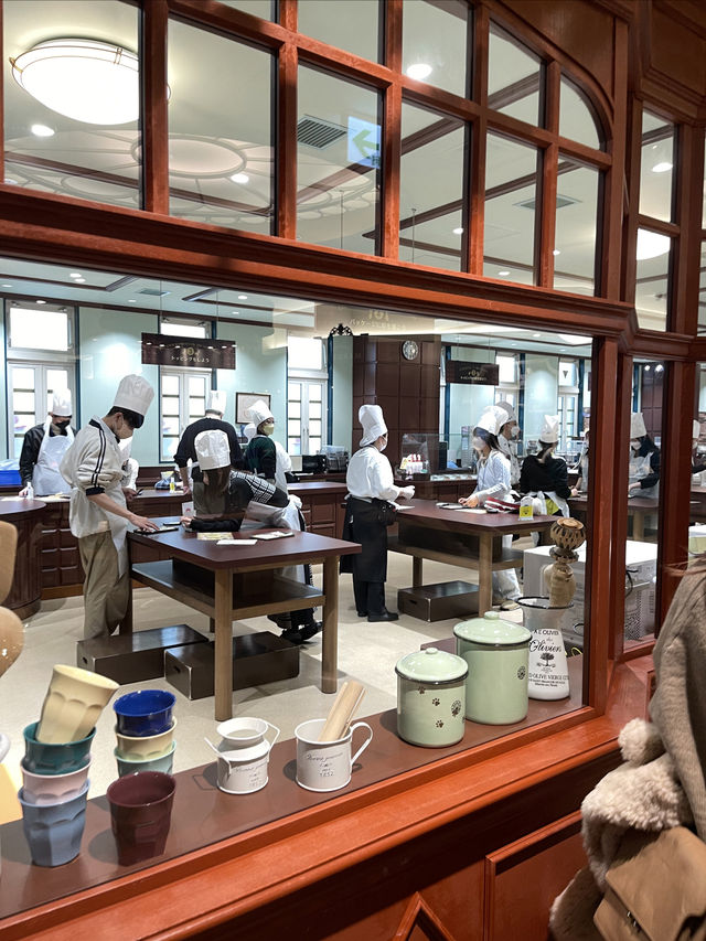 Japan Hokkaido ️ Travel Guide | White Lover Factory 🏭 Chocolate Making ...