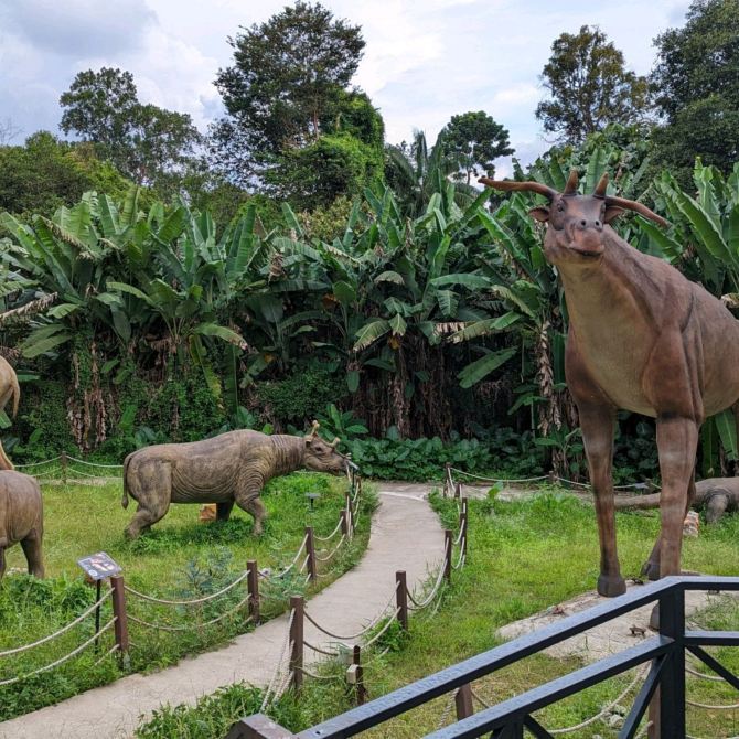 Dinosaurs City in Melaka Zoo | Trip.com Ayer Keroh Travelogues