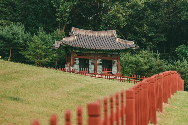 수원의 아름다운 릉이 있는 융건릉 | 트립닷컴 화성