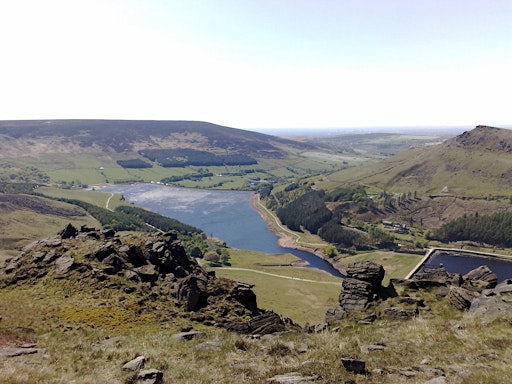 Peak District walk: The Trinnacle, Dove Stone Reservoir (17 miles ...