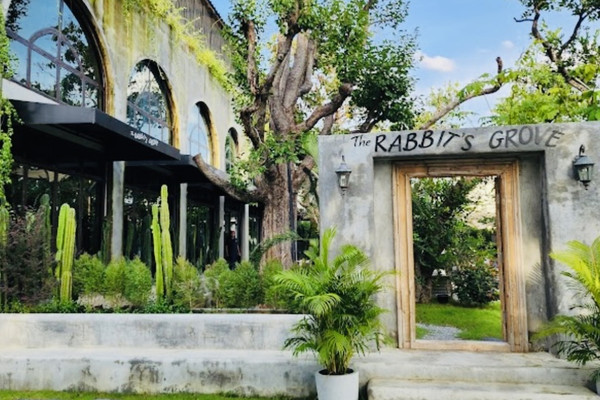 The Rabbit's Grove Cafe & Restaurant | Trip.com กรุงเทพฯ