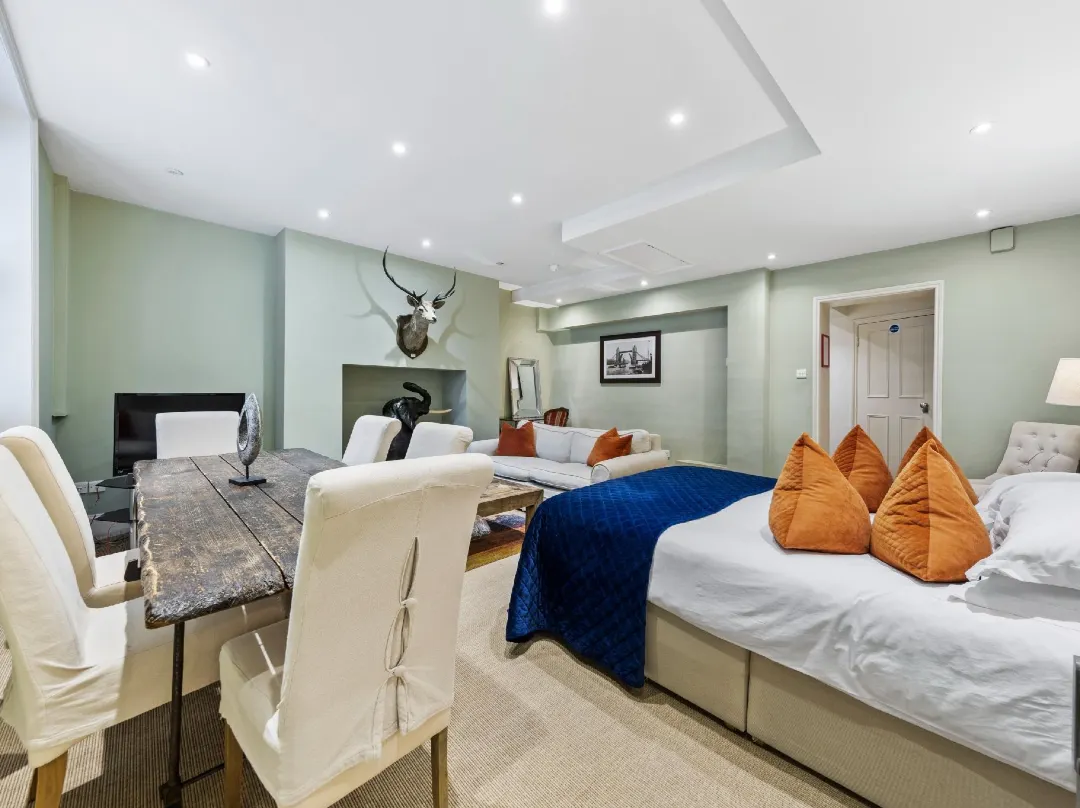 Vancouver Hotel And Studios - London