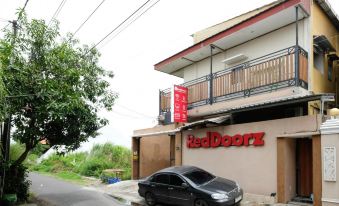 RedDoorz Near Mojokerto Train Station,Prajurit Kulon- Harga & Promo ...