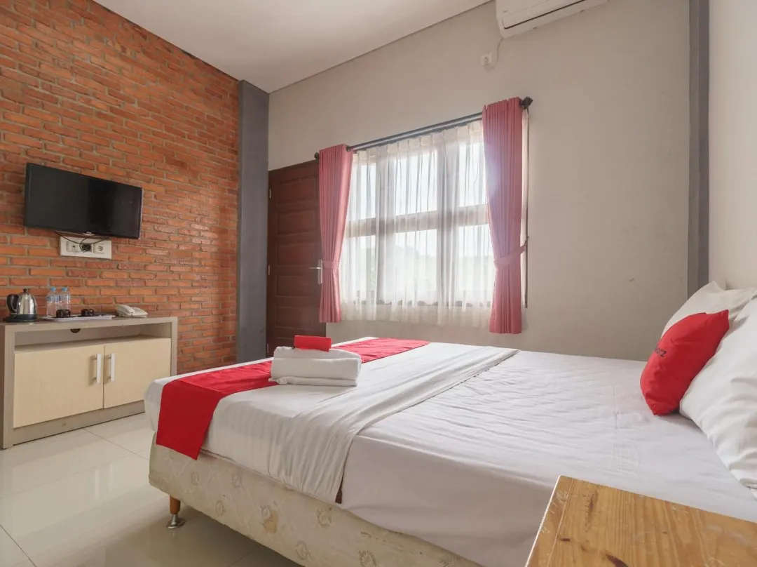 Reddoorz Plus @ Lodaya Gunung Geulis Puncak - Bogor