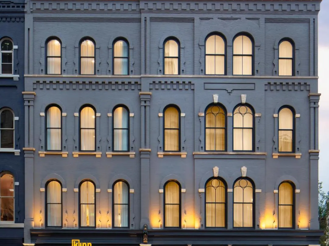 Kinn Guesthouse Downtown - Milwaukee, WI