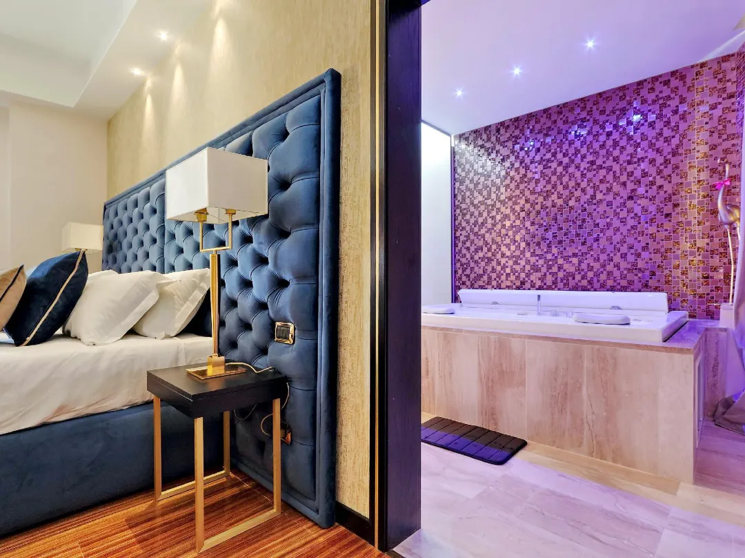 Spanish Diamond Luxury Suites & Jacuzzi - Rome