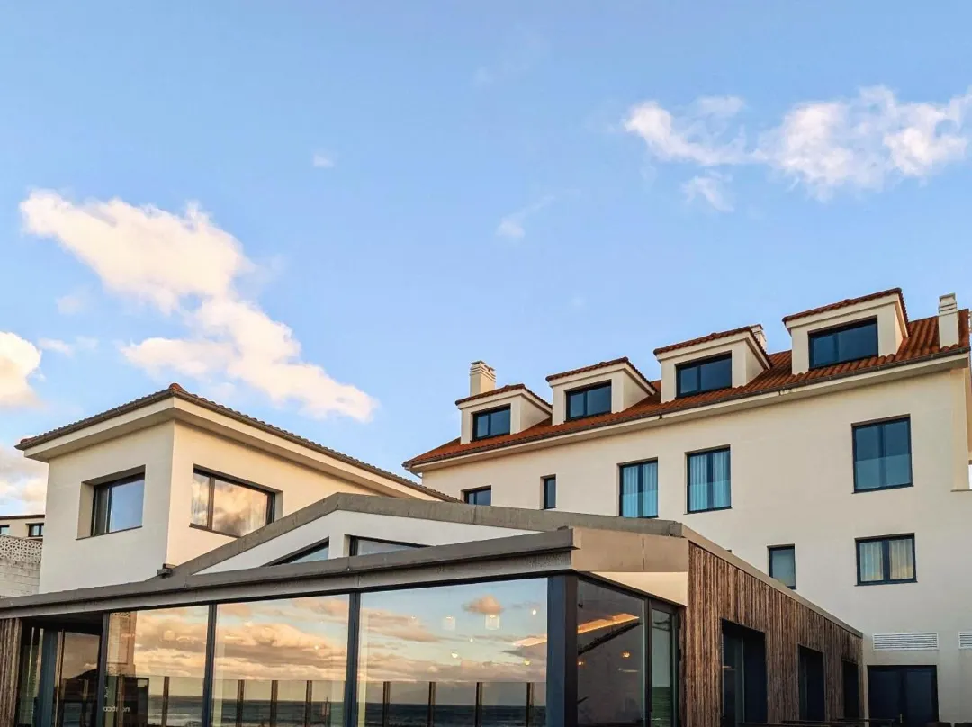 Náutico De Razo - Restaurante Y Hostal - Galicia