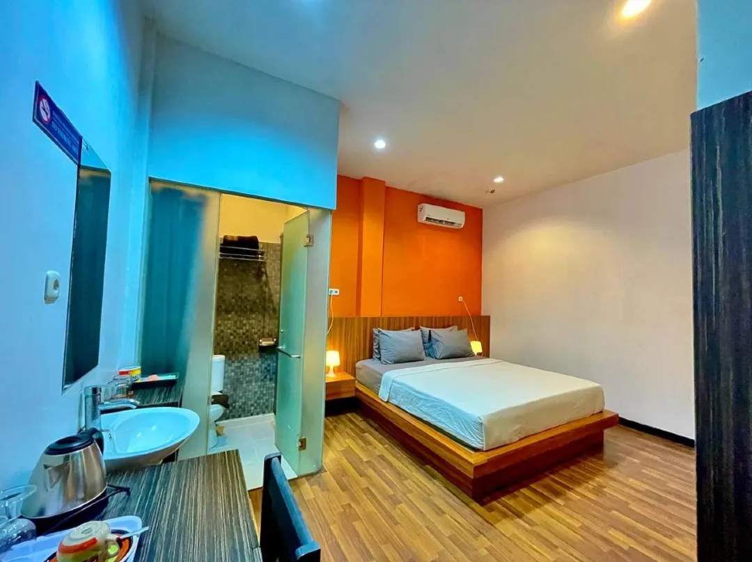 Ladja Hotel Sintang -