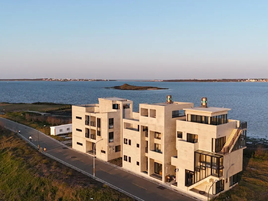 Somewhere Inn - Pescadores