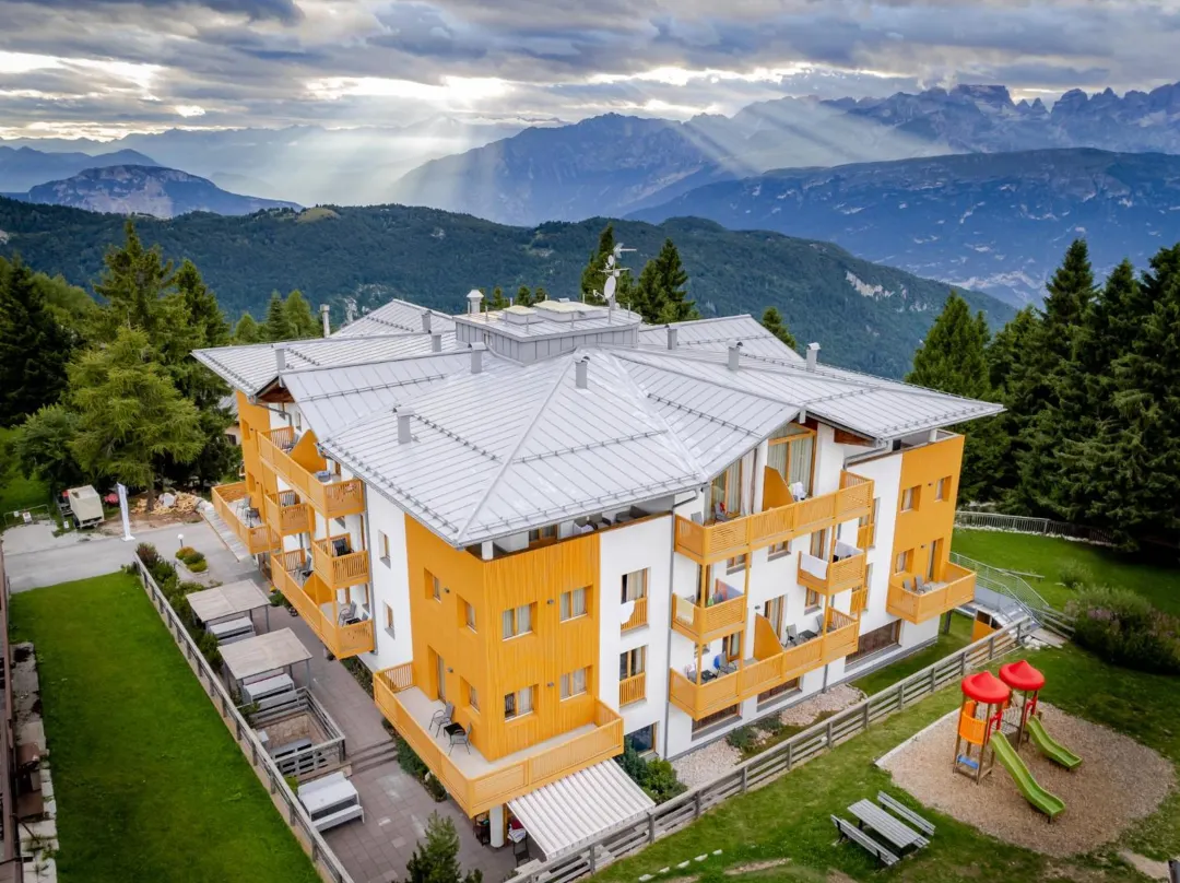 Alpine Mugon Hotel - Vason