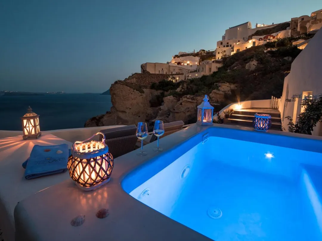 Aris Caves - Oia