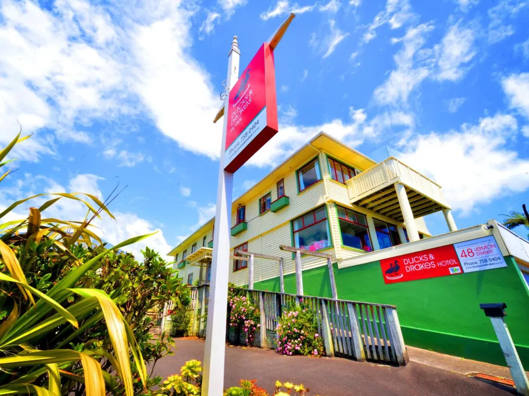 Ducks & Drakes Boutique Motel & Backpackers - New Plymouth