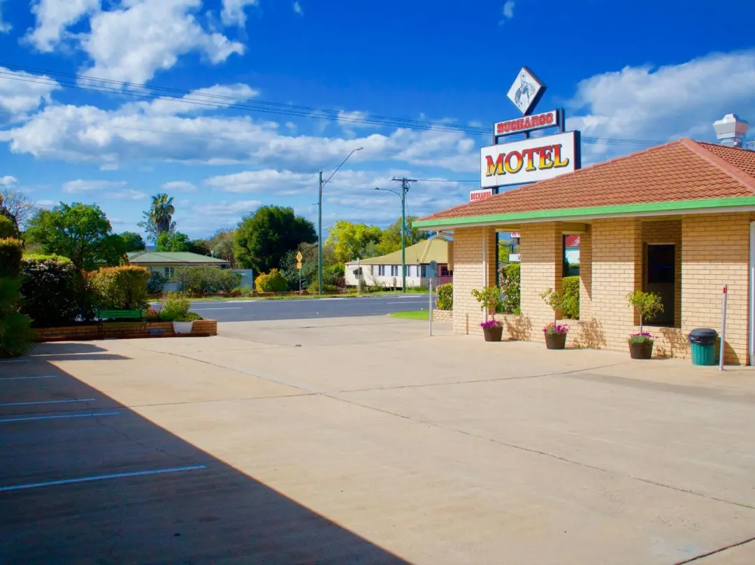 Buckaroo Motor Inn - Warwick